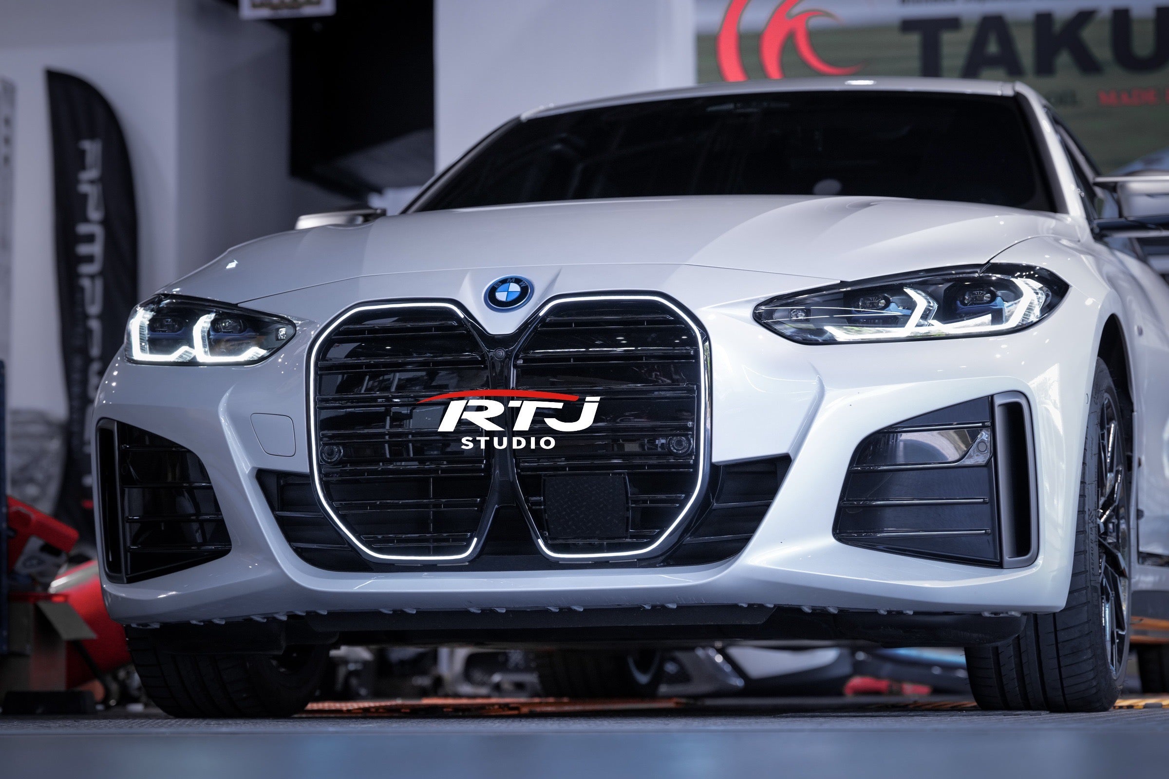 BMW 4系 i4 格柵款 發光水箱護罩 – RTJ Studio